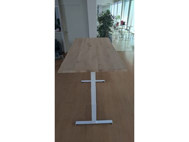 DYNAMIC 875 Height-adjustable rectangular MDF office desk By TALIN