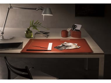 EBE 5 PZ Desk set By LIMAC design FIRESTYLE