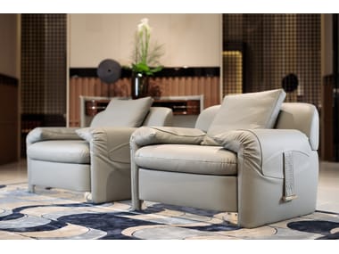 ECLIPSE Leather armchair with armrests By Turri | design Andrea Bonini