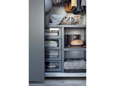 ELLEVI Custom wardrobe with sliding doors By Lema | design ...