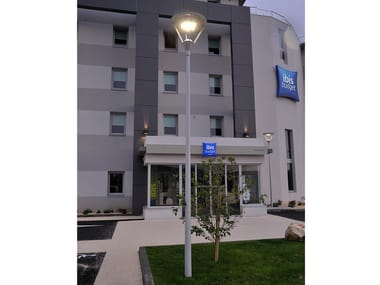 ELYXE Aluminium street lamp By GHM-ECLATEC | design Luc Davy