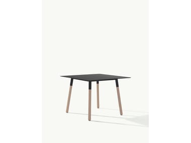 JET 527 Table By Et al.