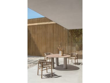 BOLD Cement table By Ethimo