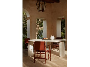 LEVANTE Mahogany and leather garden chair with armrests By Exteta
