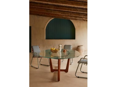 SUNSET Oval crystal and mahogany garden table By Exteta