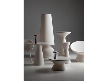 FADE Round polyethylene coffee table By Plust | design Marco Gregori