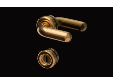 FAT | Door handle on rose By d line design Tom Dixon