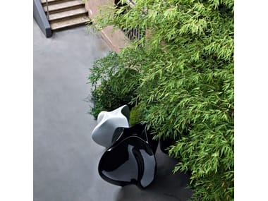 FLOW Vaso da giardino in polietilene By Serralunga | design Zaha Hadid ...