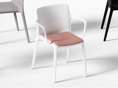 FLUIT Stackable polypropylene garden chair with armrests By ACTIU | design Archirivolto - Pocci ...
