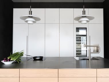 Kitchen FORM 2 - OAK + CHALK WHITE By Multiform design Carsten Michelsen