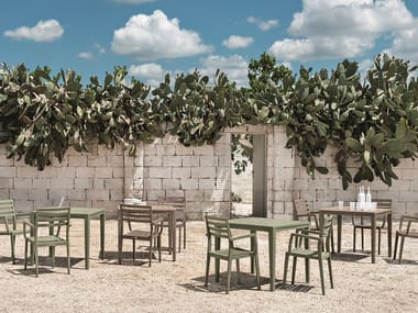 FRIENDS Square wooden garden table By Ethimo