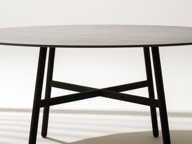 GAMMA Round garden table By RODA