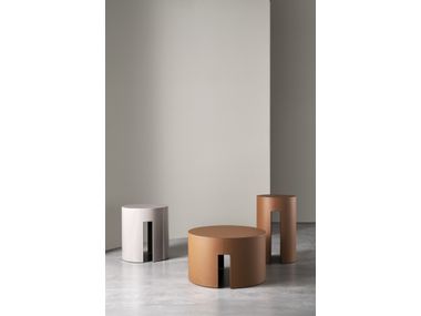 GONG Low round wooden coffee table By Meridiani