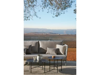 GRADA Round Dekton® garden side table By EXPORMIM | design Lievore ...