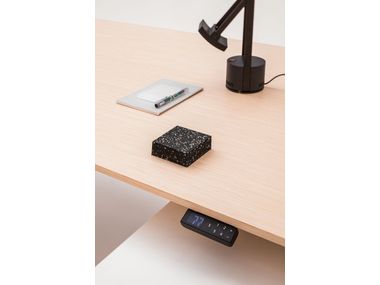GRAVITY Rectangular office desk with electric motion By MDD | design ...