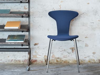 MUNKEGAARD CHAIR Stackable leather chair By Howe | design Arne Jacobsen