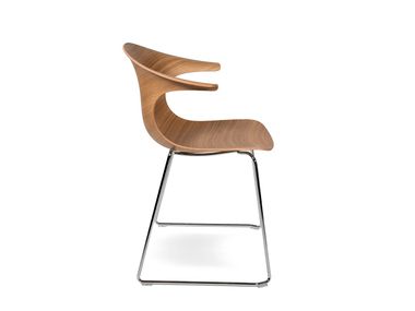 LOOP 3D WOOD SLED Sled base wooden chair with armrests By Infiniti