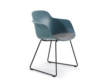 SICLA SLED Silla patín de polipropileno con brazos By Infiniti