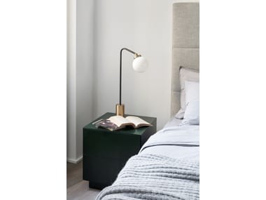 KARL 床头柜 By Meridiani | design Andrea Parisio