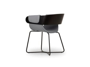 KAY | Chair with armrests By True Design design Leonardo Rossano