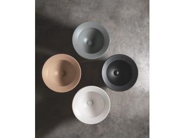 KRACKLITE SEMI FREESTANDING Lavabo rotondo in ceramica By Axa