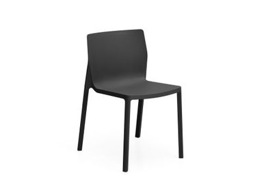 LP Stackable recycled plastic chair By Kristalia | design LucidiPevere