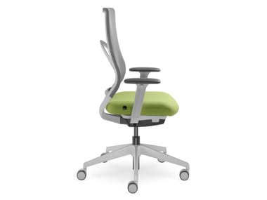 ARCUS 241 BO Swivel office chair with 5-Spoke base with armrests By LD Seating