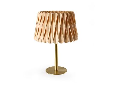 LOLA Lámpara de mesa hecha a mano de chapada en madera y metal By LZF ...