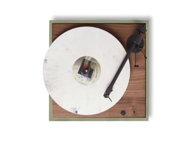 SQUARE SOFT GREEN WALNUT Portable walnut record player By La Boite concept