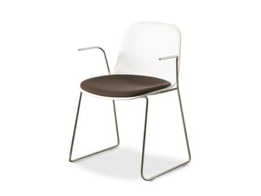 MÁNI Sled base chair with armrests By FANTONI