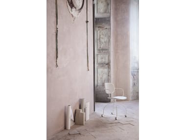 Wooden office chair with castors MAGENTA | Office chair Magenta ...