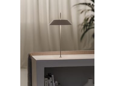 LED polycarbonate table lamp MAYFAIR MINI By Vibia design Diego Fortunato