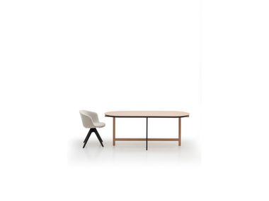 MIMICO Table ovale à manger en bois By Crassevig | design ITCH