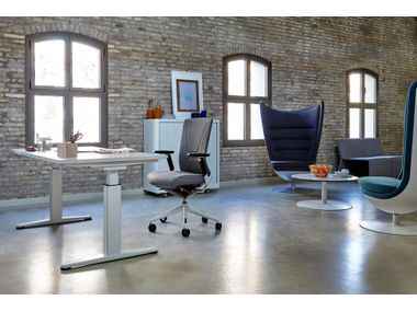 Height-adjustable workstation desk MOBILITY By ACTIU design Javier Cuñado