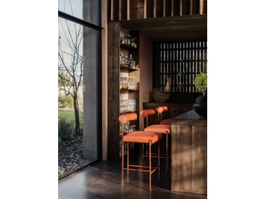 QUA-NDO H65/75 M TS Fabric stool By Midj