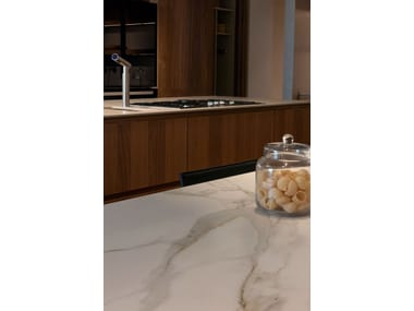 CALACATTA ROMA Neolith wall/floor tiles with marble effect By NEOLITH