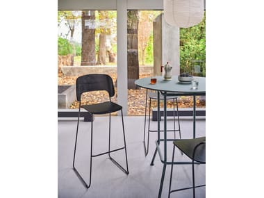 NEW SCHOOL Rectangular metal high table By MDD