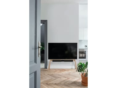 Floor mounted wooden stand NEXT OP2 By Vogel's - Exhibo