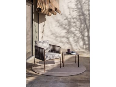 NIDO Fabric low lounge chair with armrests By EXPORMIM