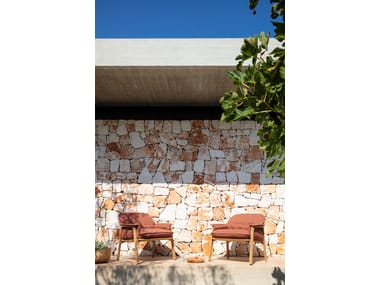 NOMAD Fabric lounge chair with armrests By TRIBÙ