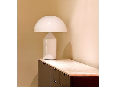 Lampada da tavolo in vetro di Murano OLUCE - ATOLLO 236 BIANCO By In ...