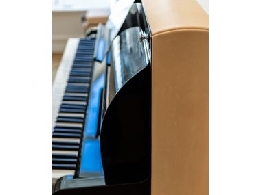 PH UPRIGHT PIANO Piano en acero y madera By PH Furniture & Pianos ...