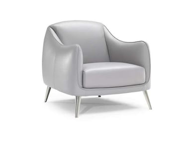 PLATEA Leather easy chair with armrests By Natuzzi Italia