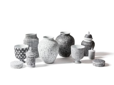 POST SCRIPTUM Round porcelain vase By Cassina | design Formafantasma