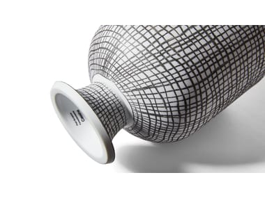 POST SCRIPTUM Vaso in porcellana By Cassina | design Formafantasma