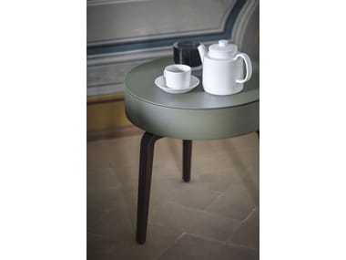 FIORILE Round leather coffee table By Poltrona Frau | design Roberto ...
