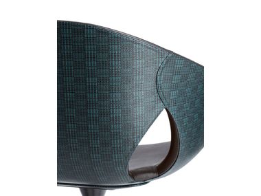 GINGER ALE Leather chair with 5-spoke base By Poltrona Frau