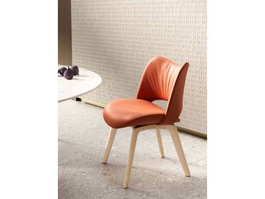 NICE Upholstered leather chair By Poltrona Frau | design GamFratesi