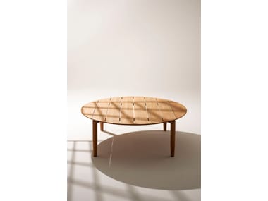 LEVANTE Round teak garden table By RODA | design Piero Lissoni