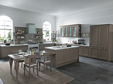 ROMANTICA | Kitchen with island By Febal Casa design Alfredo Zengiaro
